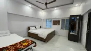Premier Room - Hari Om Yatri Nivas Home Stay